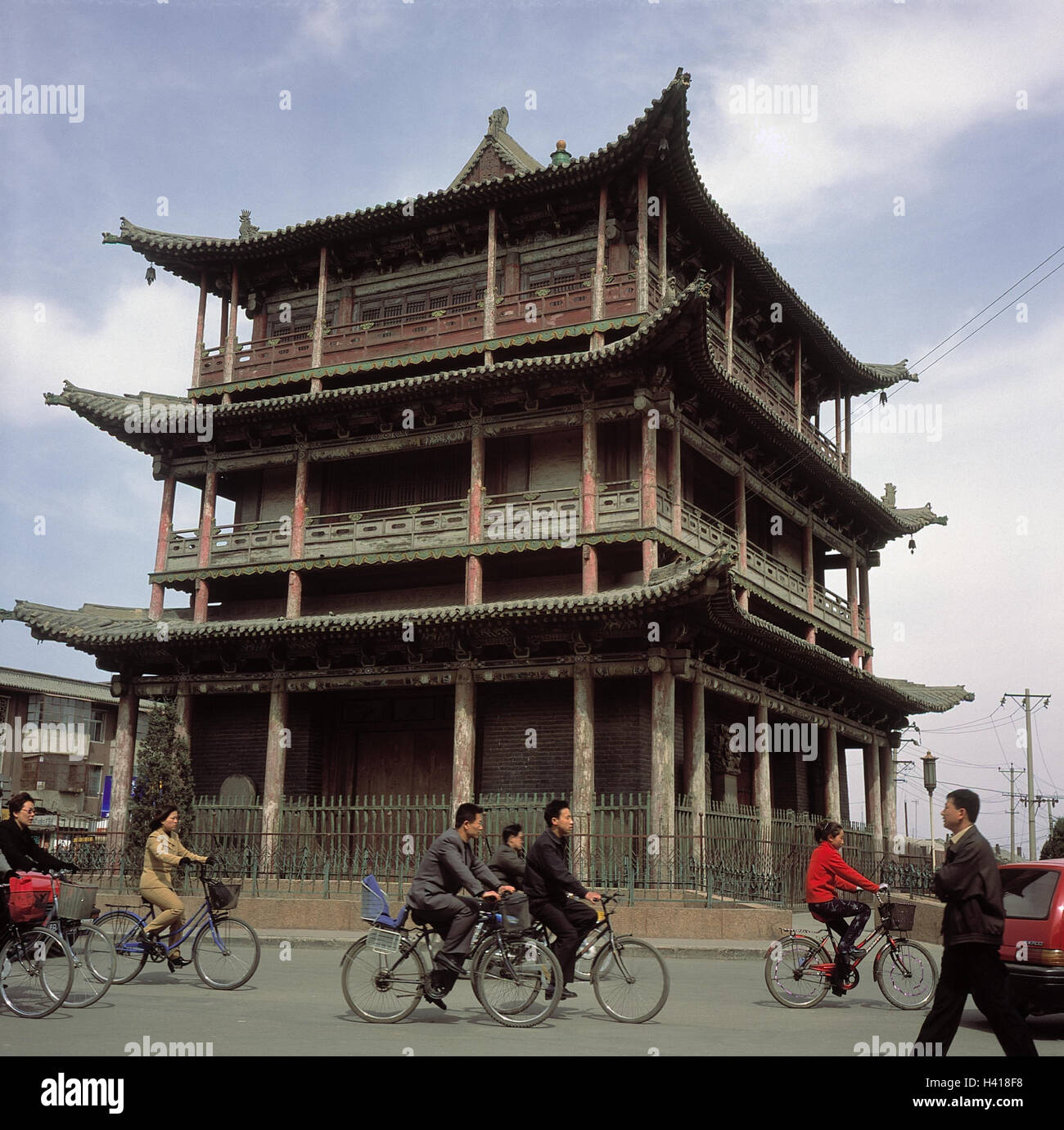 China, Shaanxi, Datong, drum tower, passer-by, Shenxi, Shensi, Schensi ...