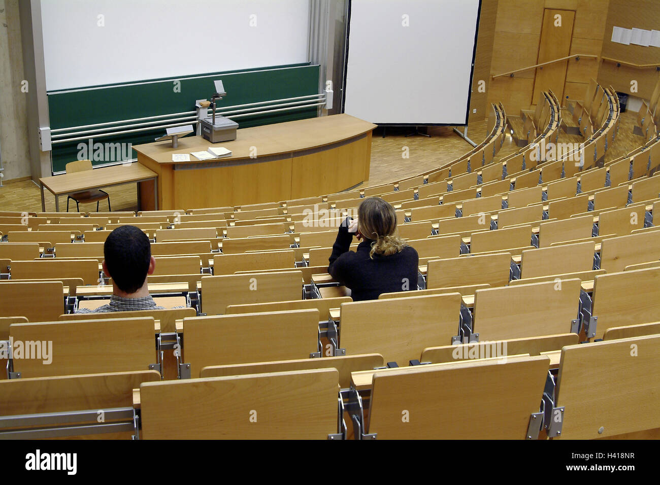 Auditorium students back hi-res stock photography and images - Alamy