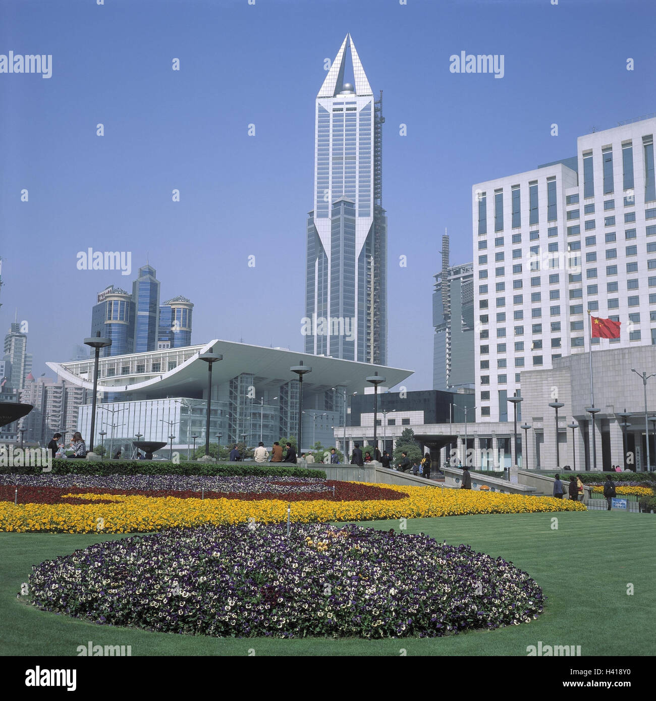 China, Shanghai, "People's park", pedestrian, flowerbeds, Renmin gong ...