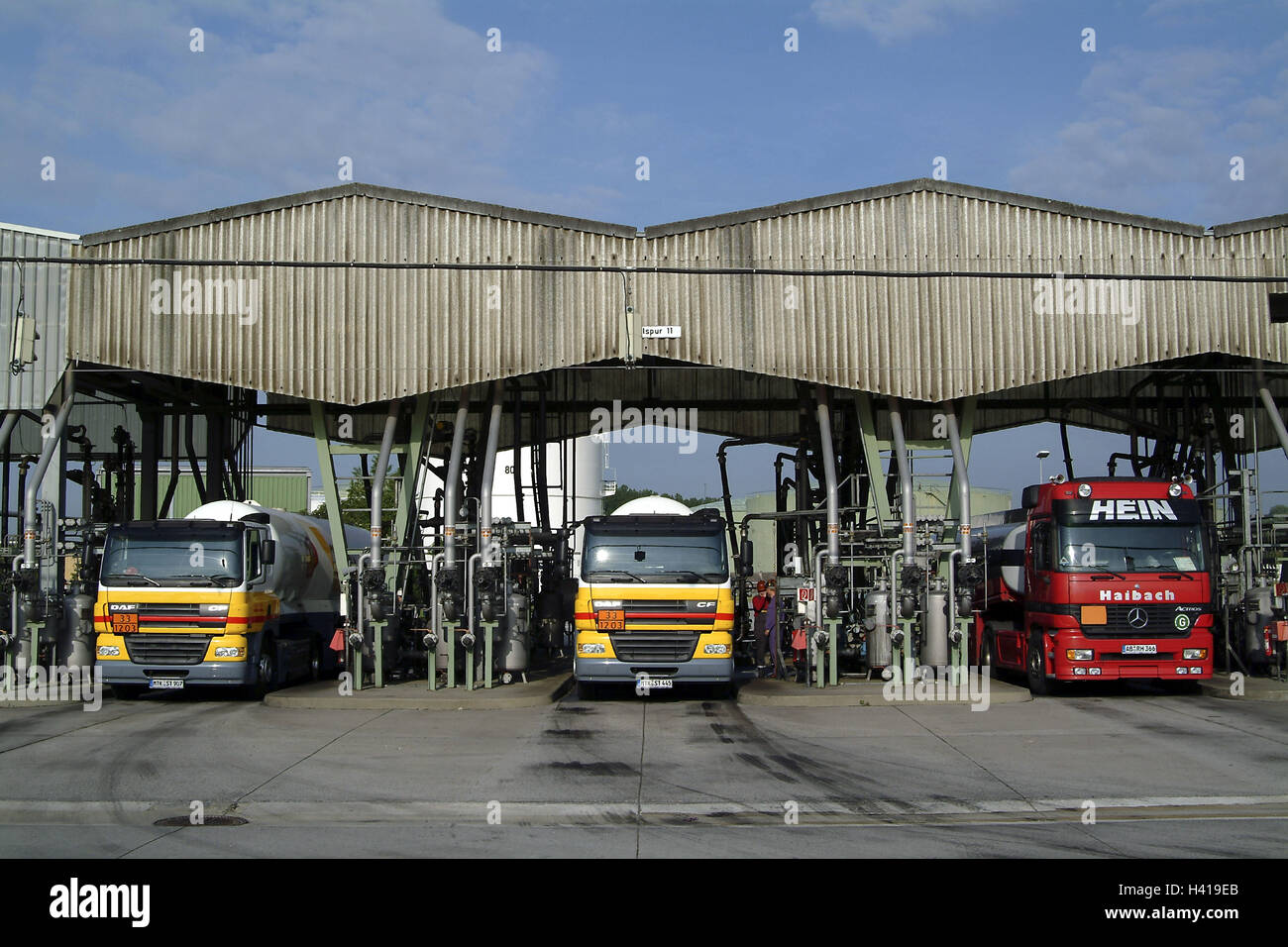 Germany, Hessen, home Flörs, shell-great tank farm, Lkw's, filling ...