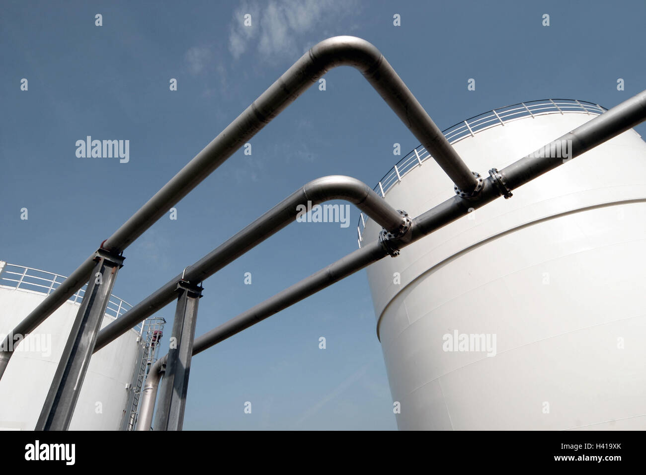Shell great tank farm hi-res stock photography and images - Alamy