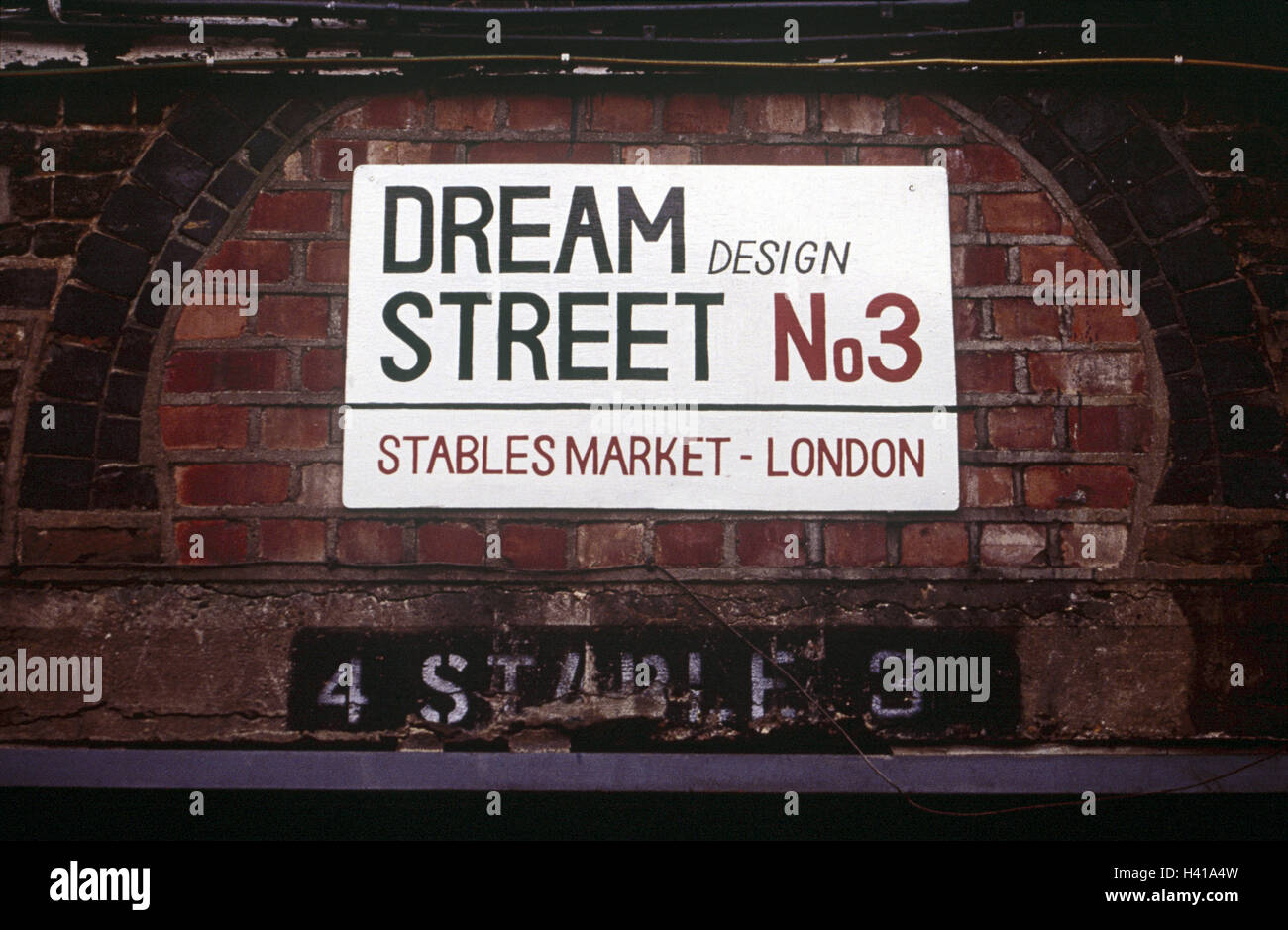 Great Britain, London, outside wall, detail, road sign "Dream Street ...