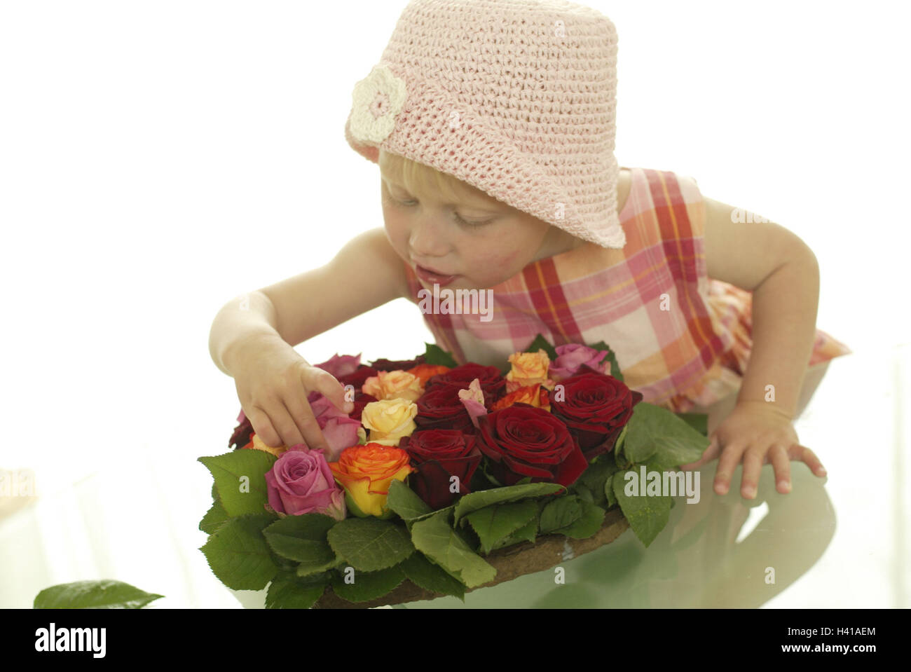 Girls, happy, care, bunch of roses, curiously, look, portrait, child ...