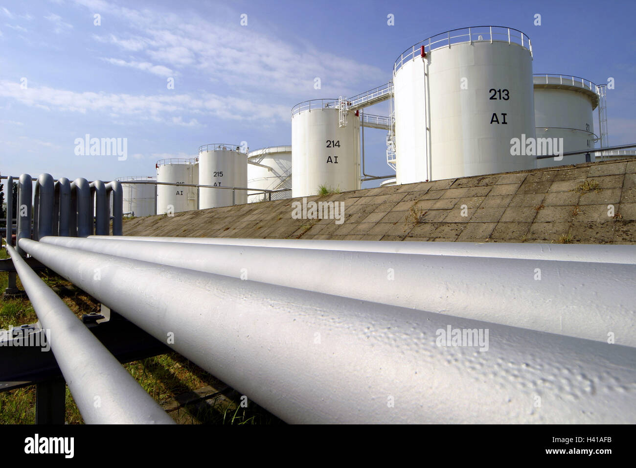 Shell Great Tank Farm High Resolution Stock Photography and Images - Alamy