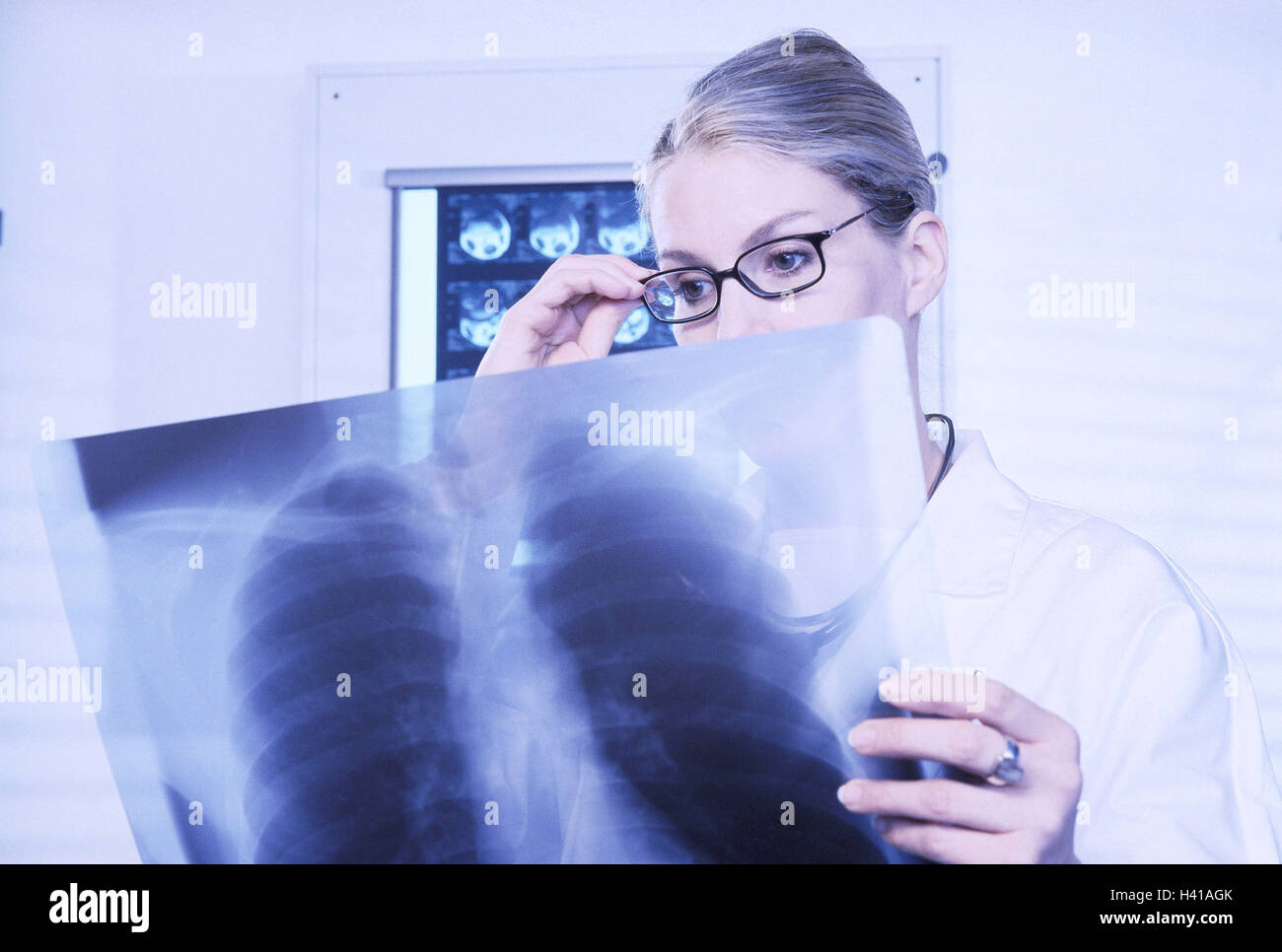 At doctor, seriously, roentgenogram, look, diagnostic, portrait ...