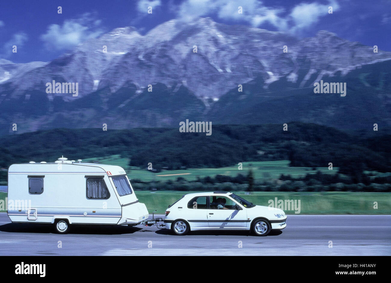 Car caravans hi-res stock photography and images - Alamy