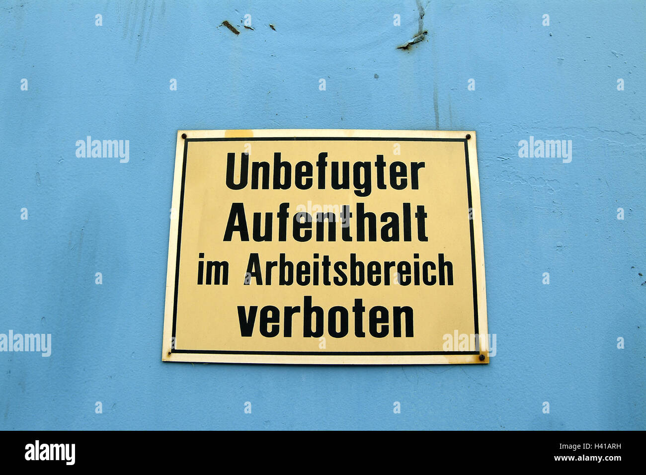 More poorly, sign "unauthorized stay in the operating range forbade ...