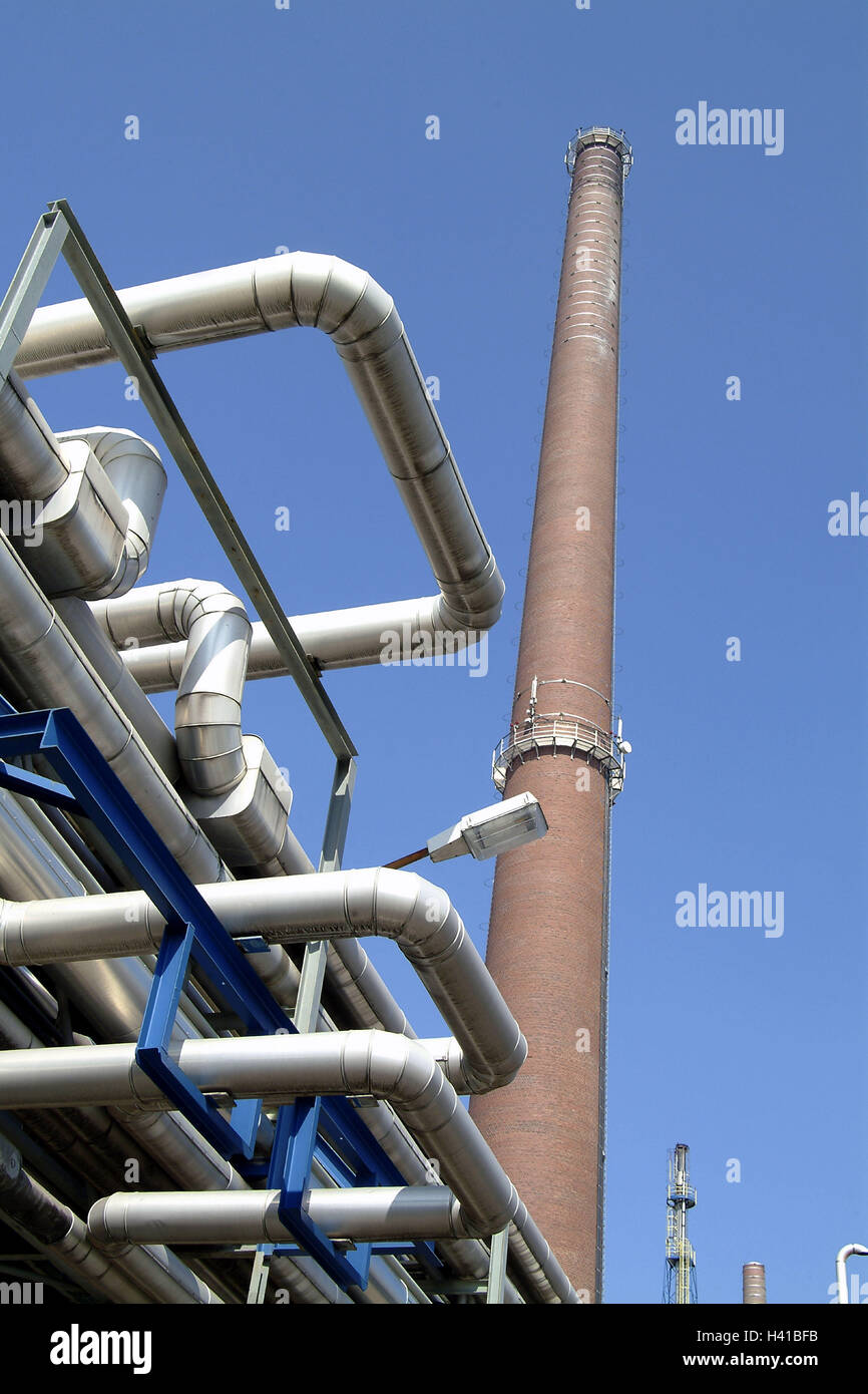 Refinery plant, detail, to pipe, circuits, chimney, from below ...