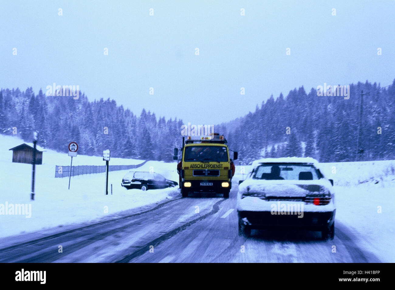 Winter, traffic, snow-covered road, towing-service, car, roadside ditch ...