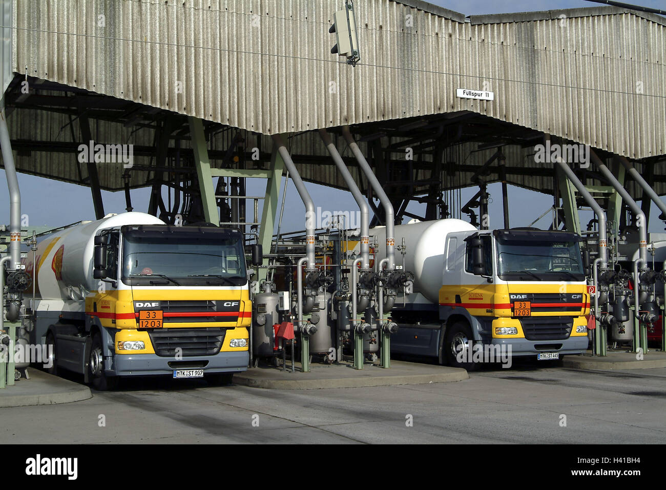 Shell great tank farm hi-res stock photography and images - Alamy