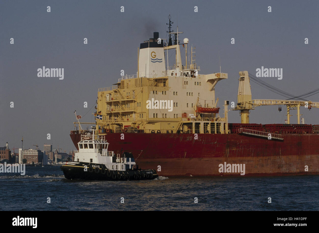 Ship tug boat hi-res stock photography and images - Alamy