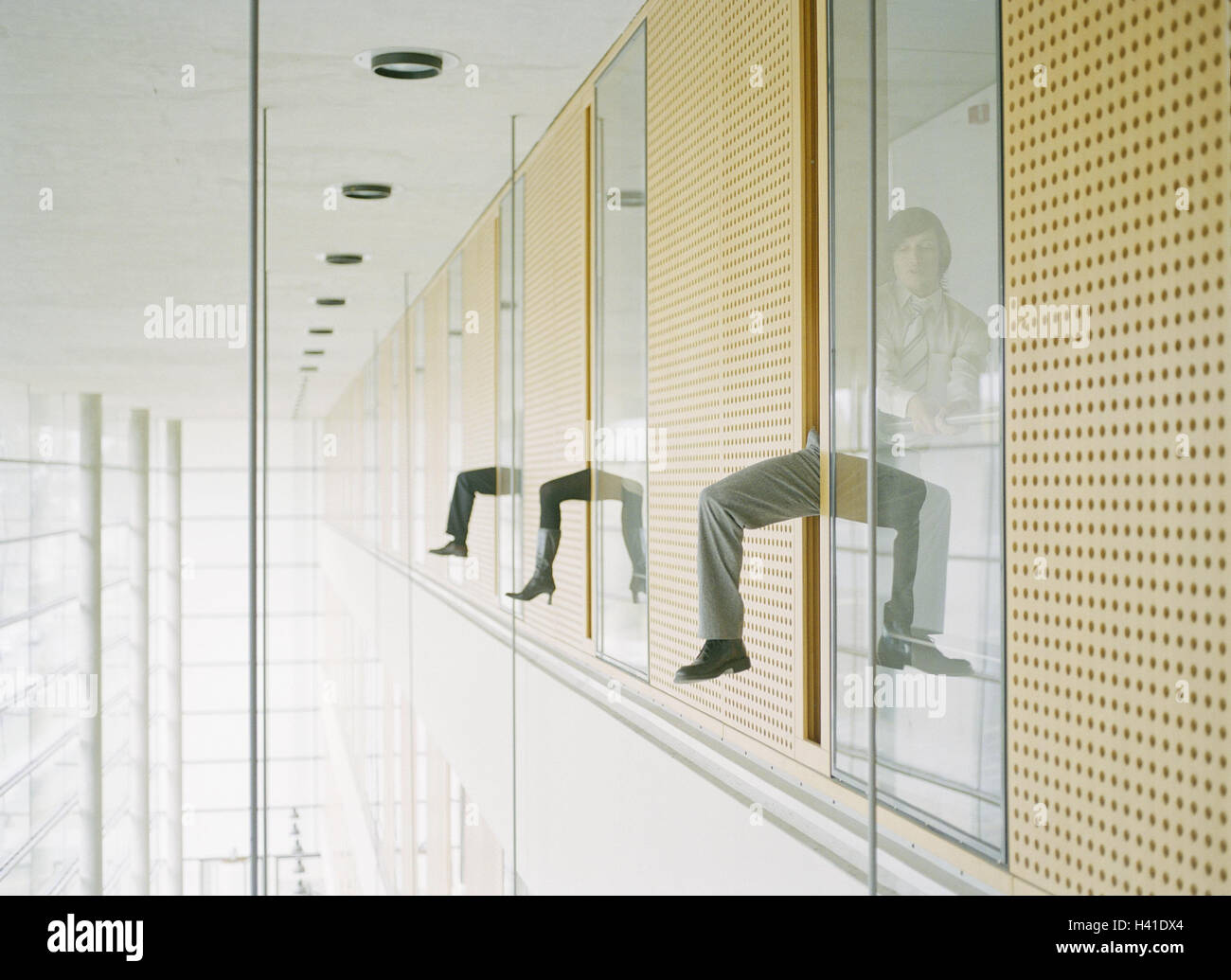 Office buildings, facade, window, openly, business people, get out ...