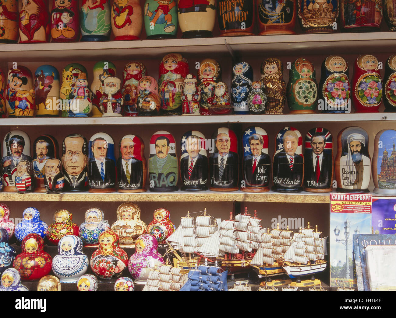 Russia, souvenir sales, shelf, Matroschkas Eurasia, Europe, East ...