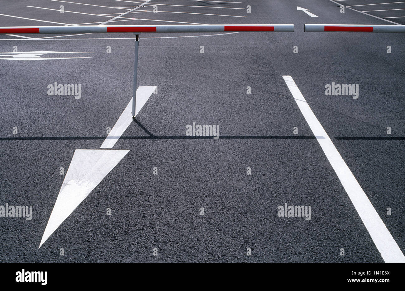 Parking lot, exit, barrier, arrow, pavement, arrow, direction ...