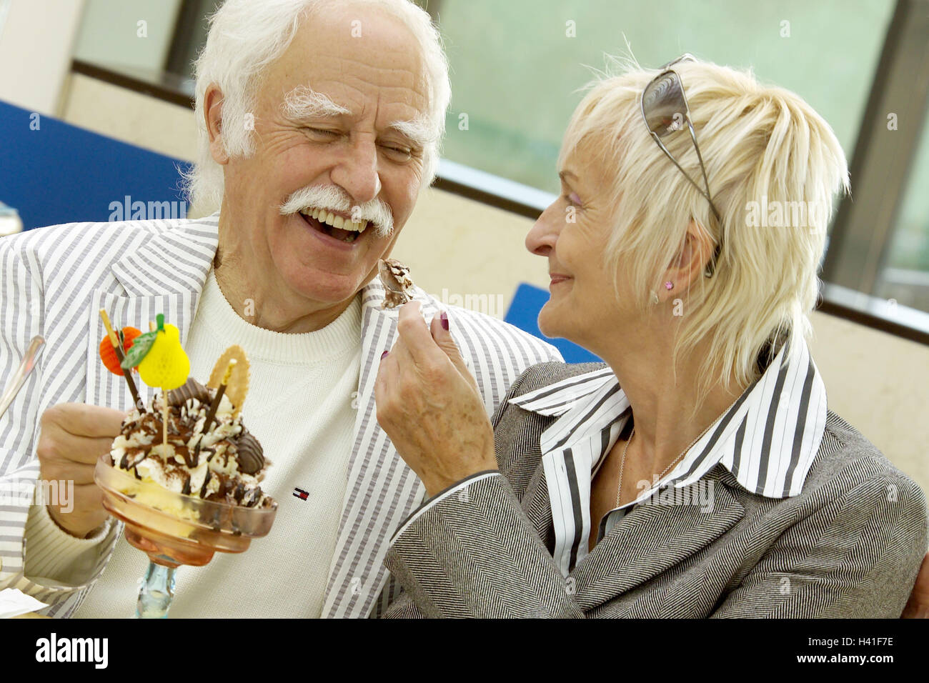 Ice-cream parlour, Senior couple, sundae, eat, happy, S. erie, 60-70 ...