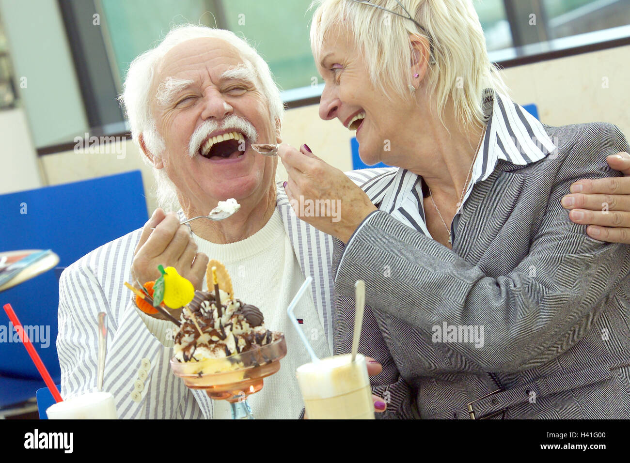 Ice-cream parlour, Senior couple, sundae, eat, happy, 60-70 years ...