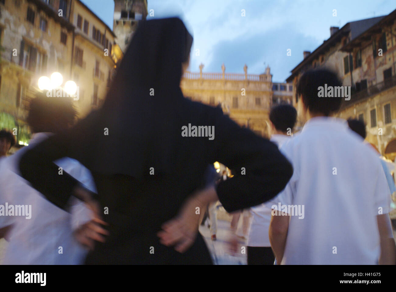 Italy, Veneto, Verona, marketplace, passer-by, spectator, back view ...