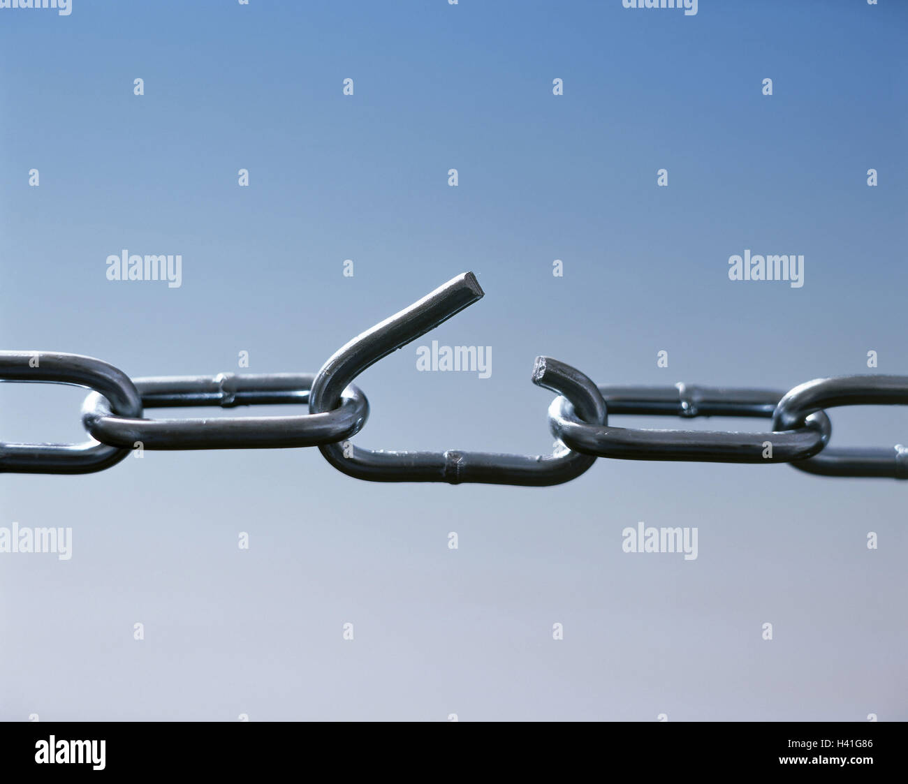 Link chain hi-res stock photography and images - Alamy
