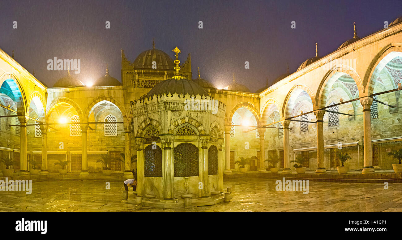 The ablution fountain located in the center of the New Mosque courtyard ...