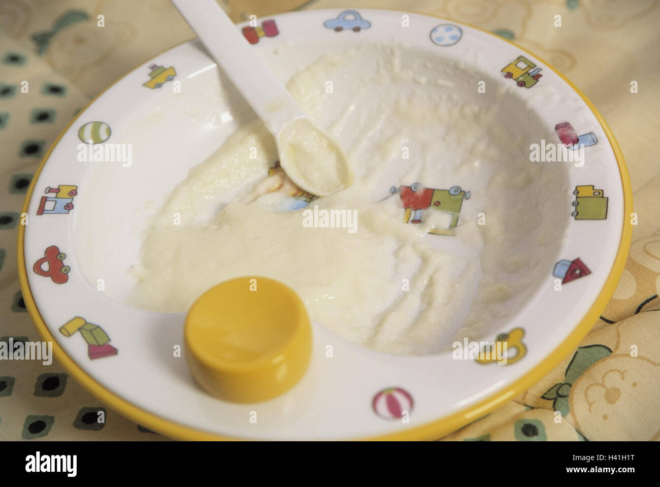 Baby pulp child plate hi-res stock photography and images - Alamy