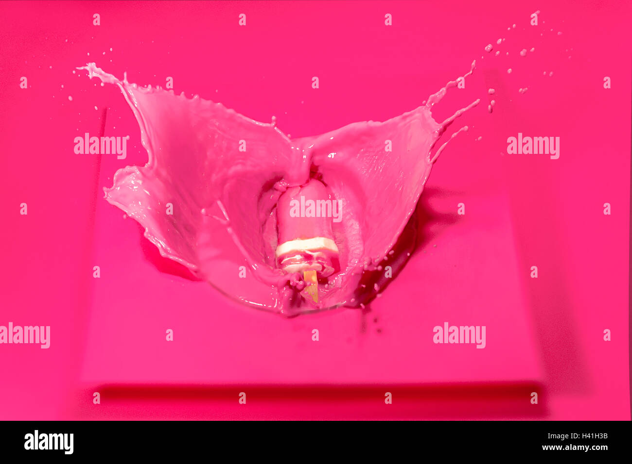 Falling ice cream hi-res stock photography and images - Alamy