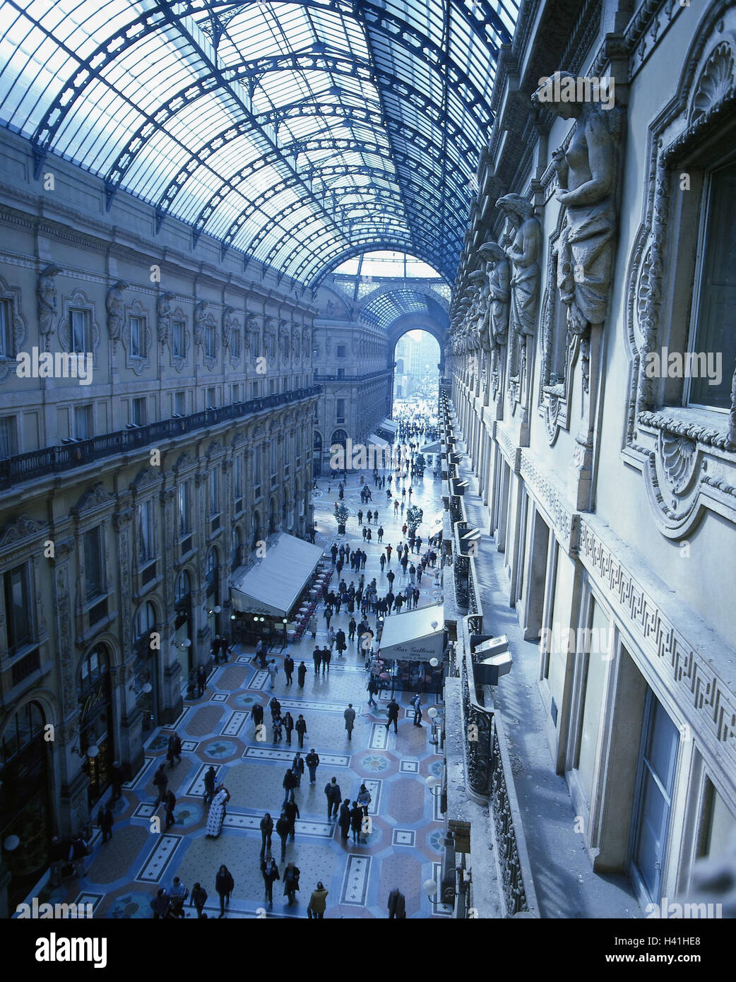 Italy, Milan, plaza il Duomo, Galleria, Vittorio Emanuele, passer-by ...