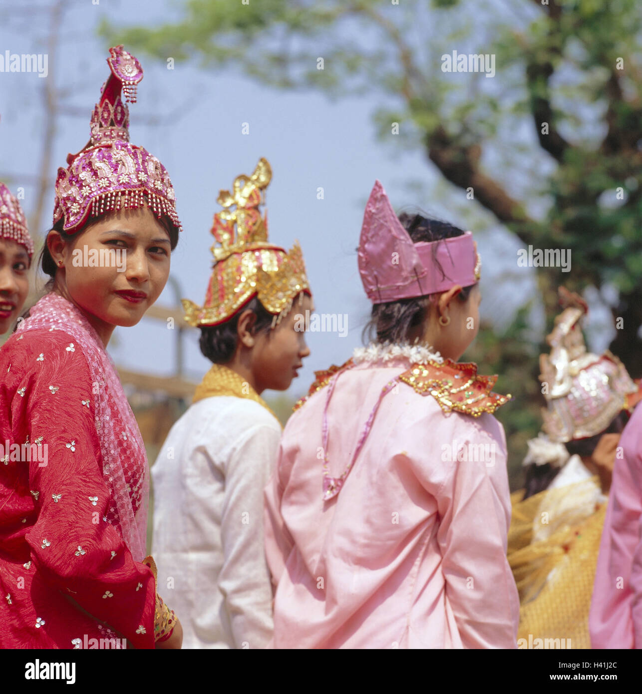 Myanmar, Bago region, procession, Buddhist, holiday national costume ...