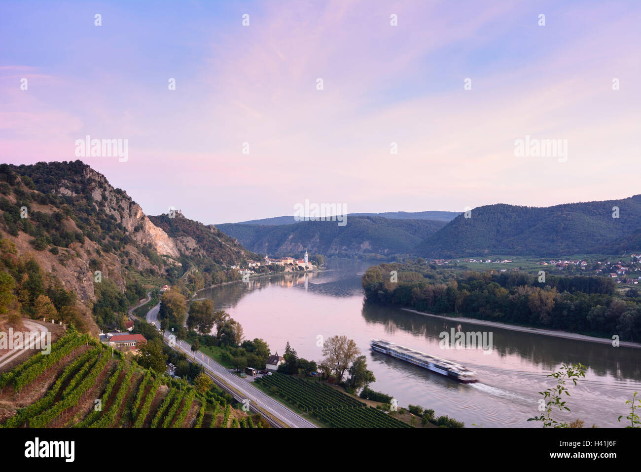 Dürnstein: view to Danube, Dürnstein Castle, Dürnstein Abbey and town ...