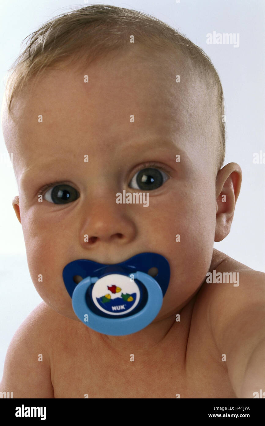 Baby, dummy, free upper part of the body, portrait, very close, inside ...
