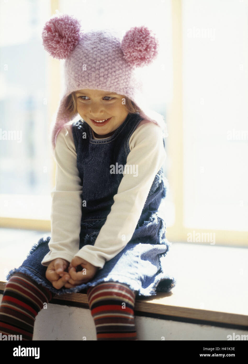 Girls, shyly, smile, sit Bommelmütze, child portrait, child, 5 - 7 ...