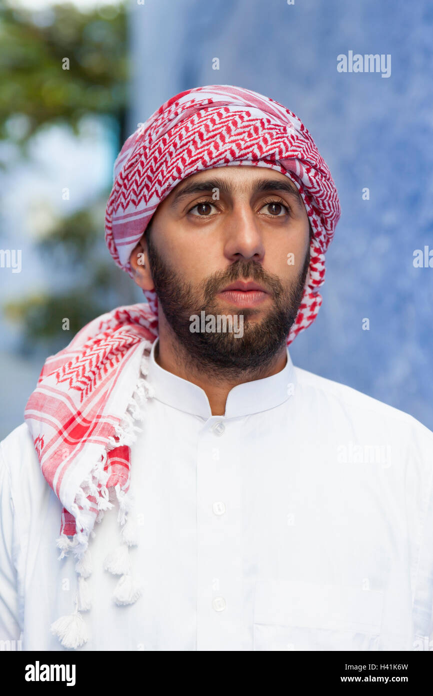 young arabic man Stock Photo - Alamy