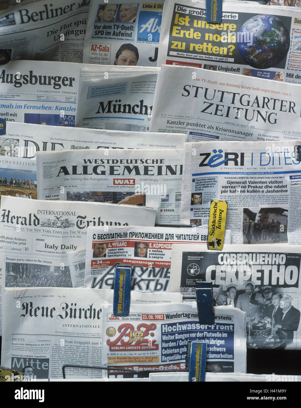 Newspaper sales stand hi-res stock photography and images - Alamy