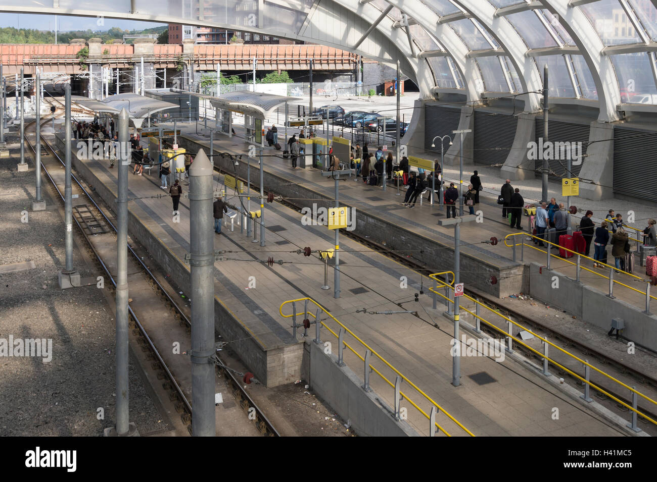 Manchester Victoria Train Station Platforms Stock Photo - Alamy