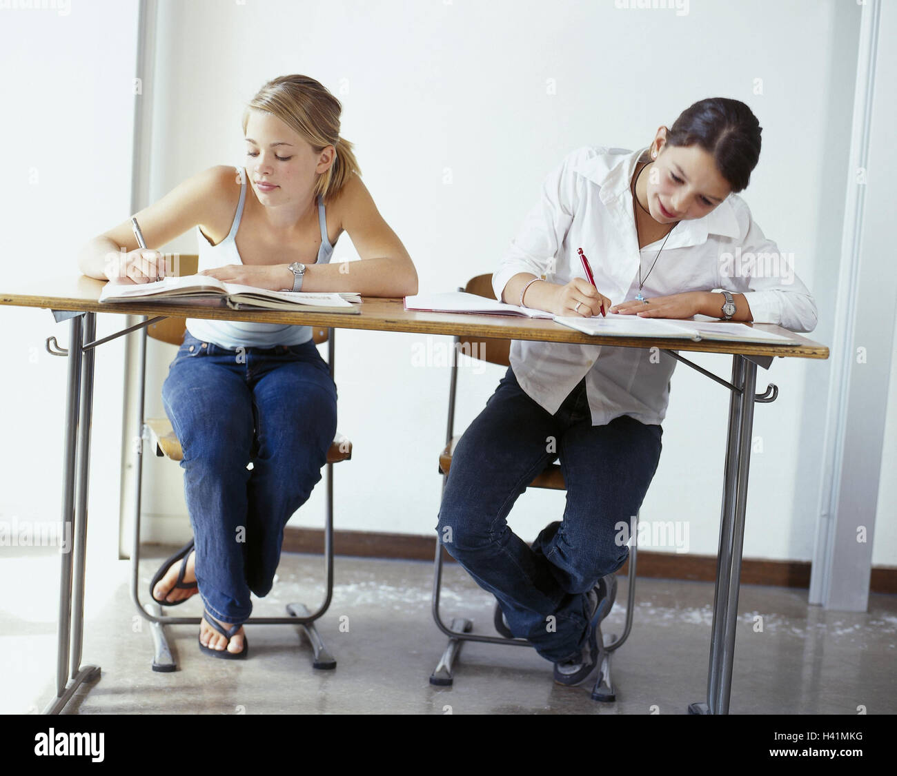 Classrooms, school desk, girl, write, school, lessons, school ...
