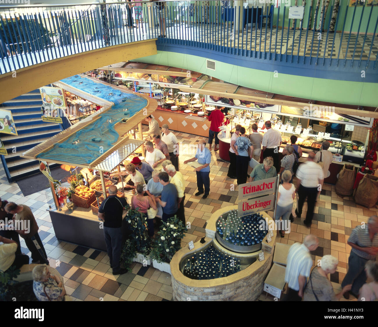 Motorway service area restaurant hi-res stock photography and images ...