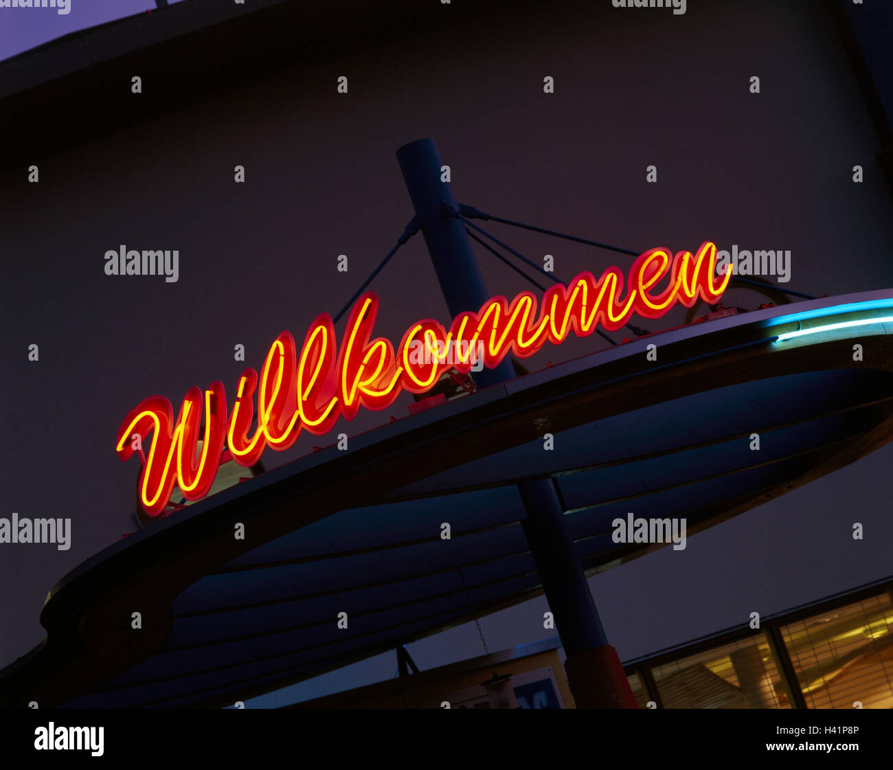 Welcome writing hi-res stock photography and images - Alamy