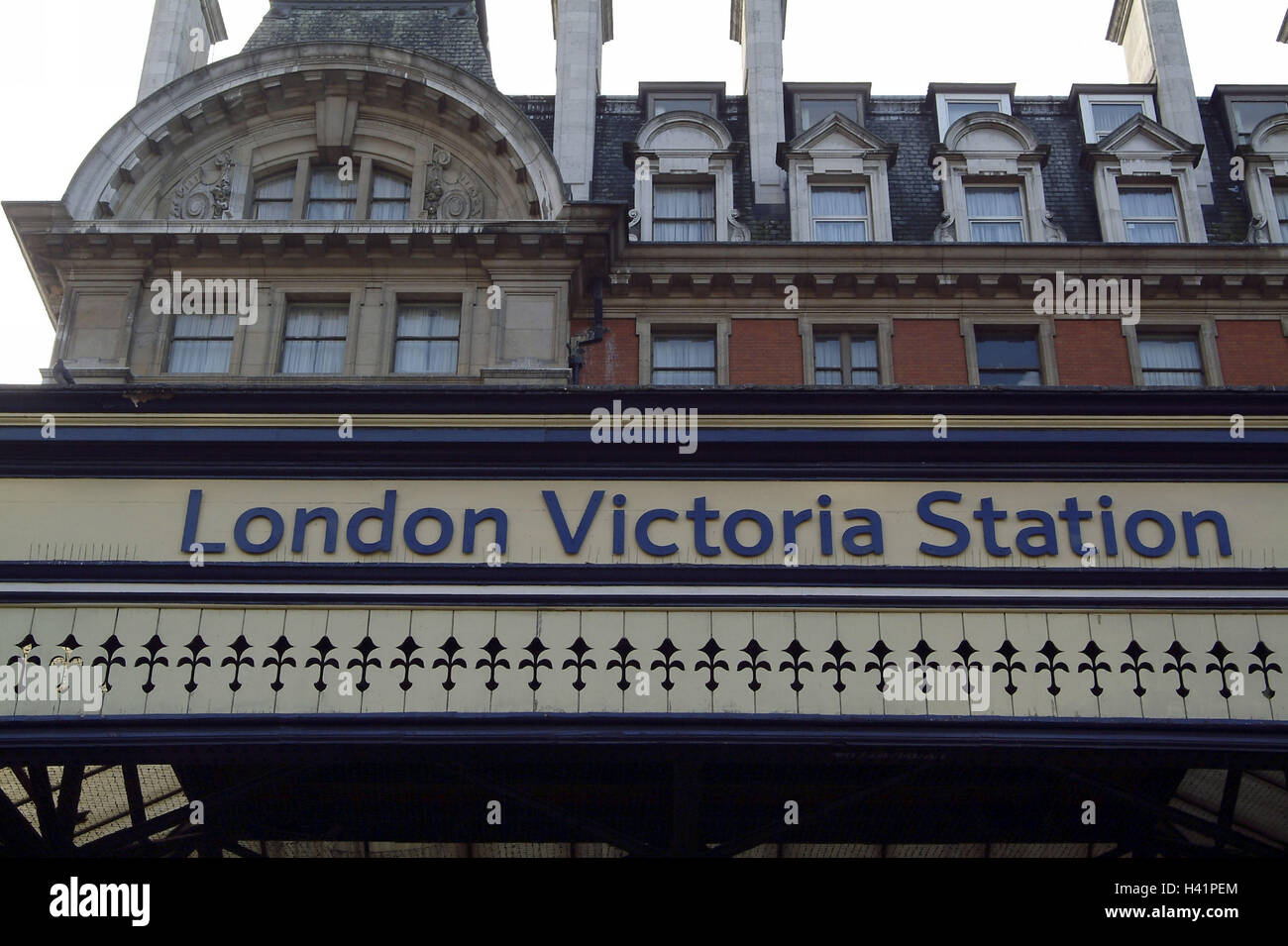 Great Britain, England, London, Railway station, Victoria Station ...