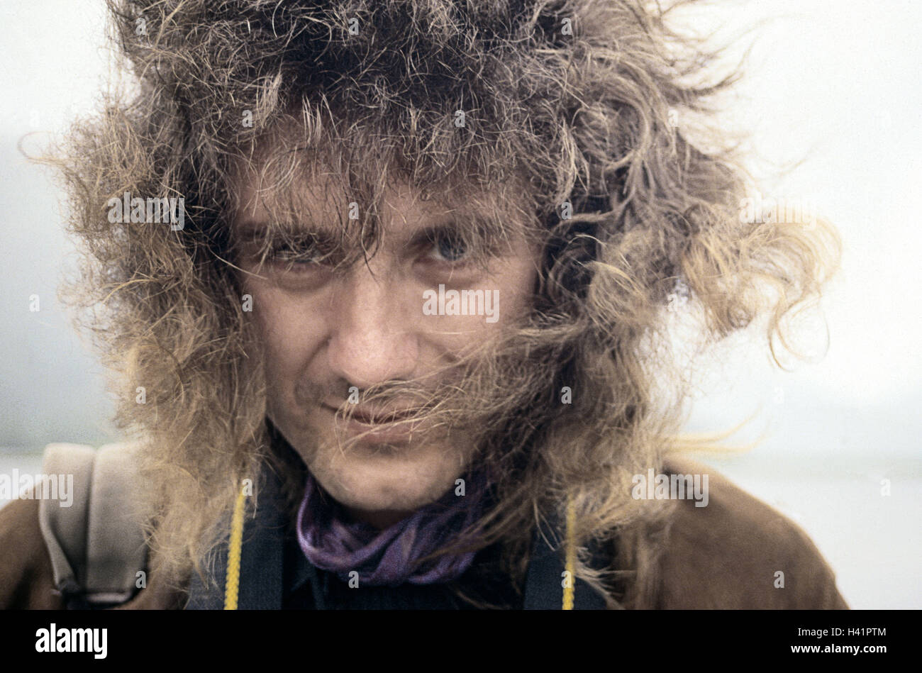 Man, young, long-haired, ruffles, there, smile, portrait, 30 years, man ...