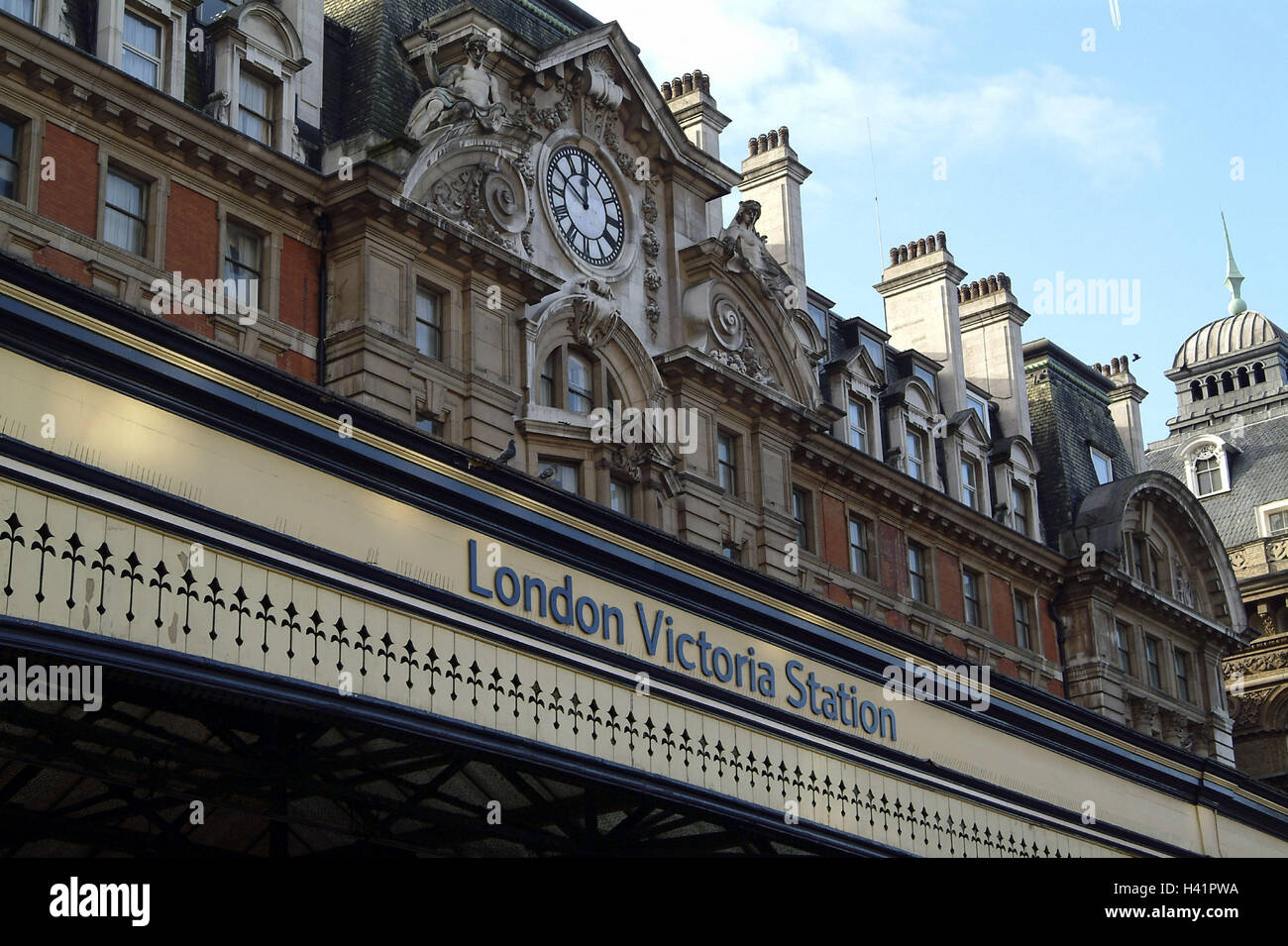 Great Britain, England, London, Railway station, Victoria Station ...