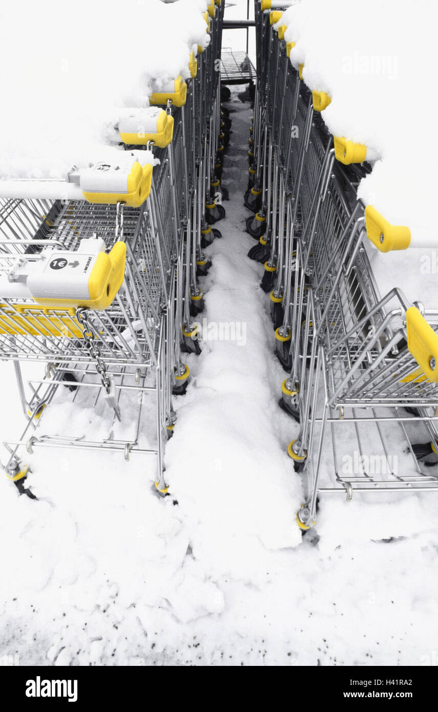Shopping carriages hi-res stock photography and images - Alamy