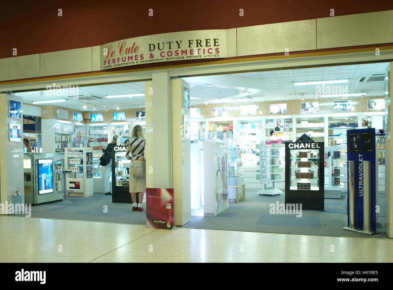 Airport terminal, shopping centre, duty-free shop, perfumery, input ...