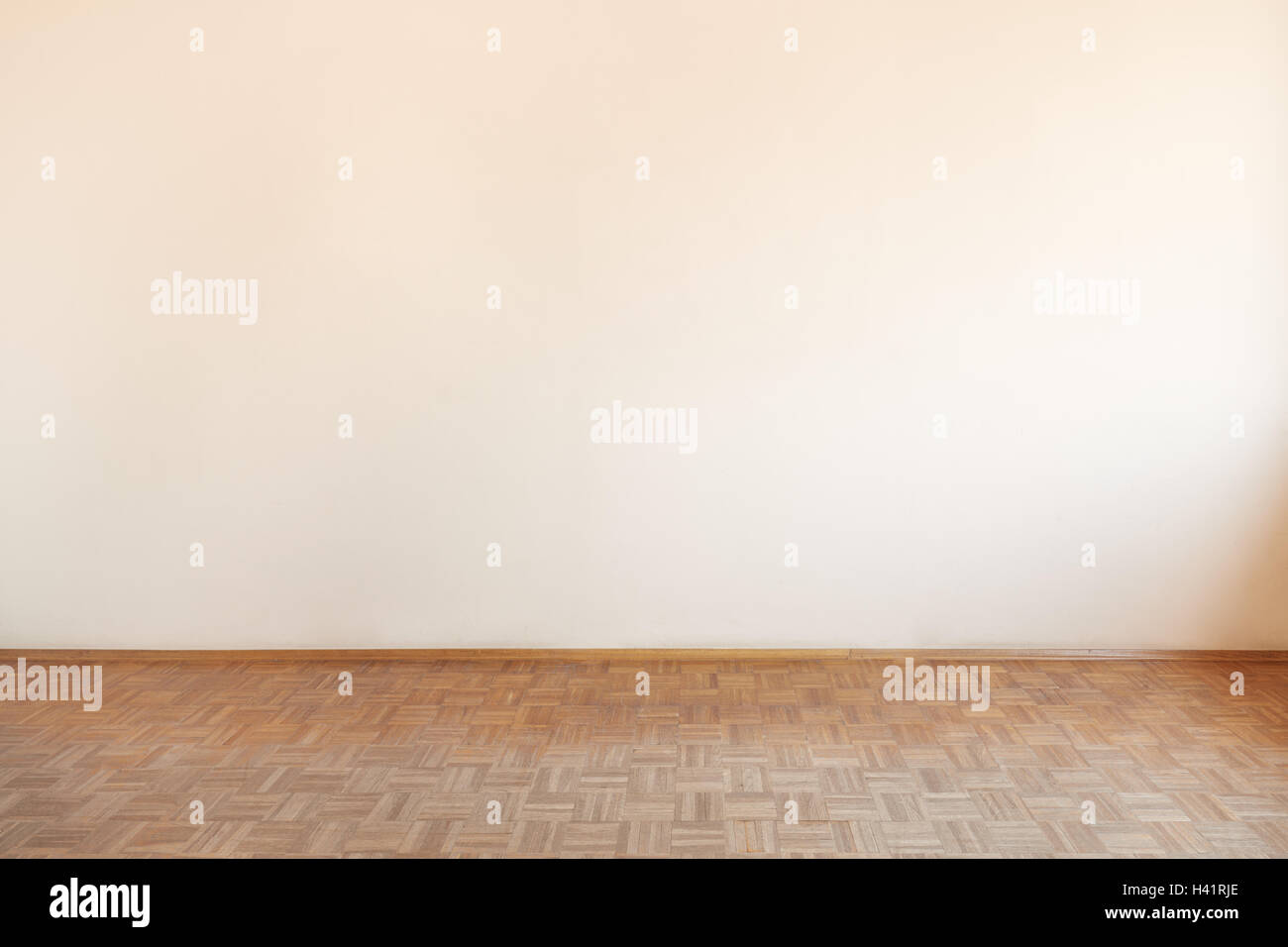 Empty square room hi-res stock photography and images - Alamy
