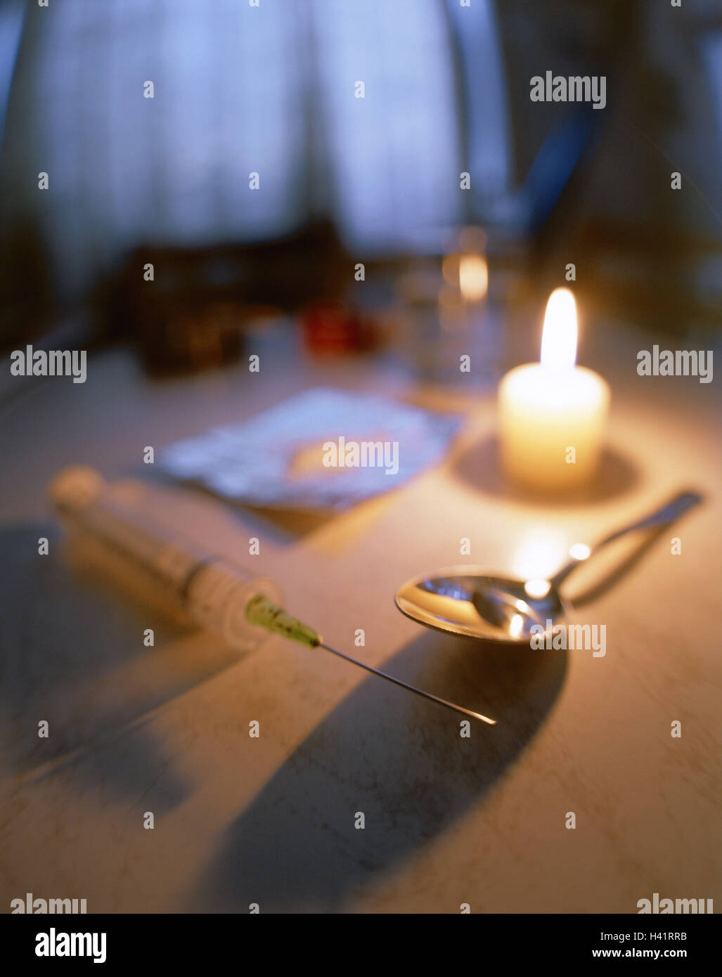 Drugs heroin syringe spoon candle hi-res stock photography and images ...