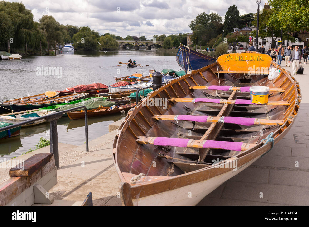 Vintage rowing boat hi-res stock photography and images - Alamy