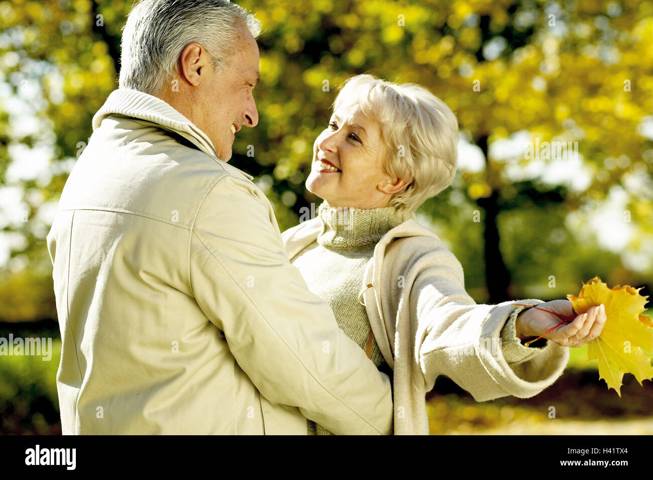Park, senior pair, embrace, fallen in love, Gaze contact, half portrait ...