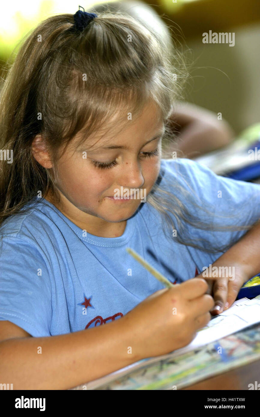 Classrooms, art education, girl, sketch pad, watercolors, concentration ...