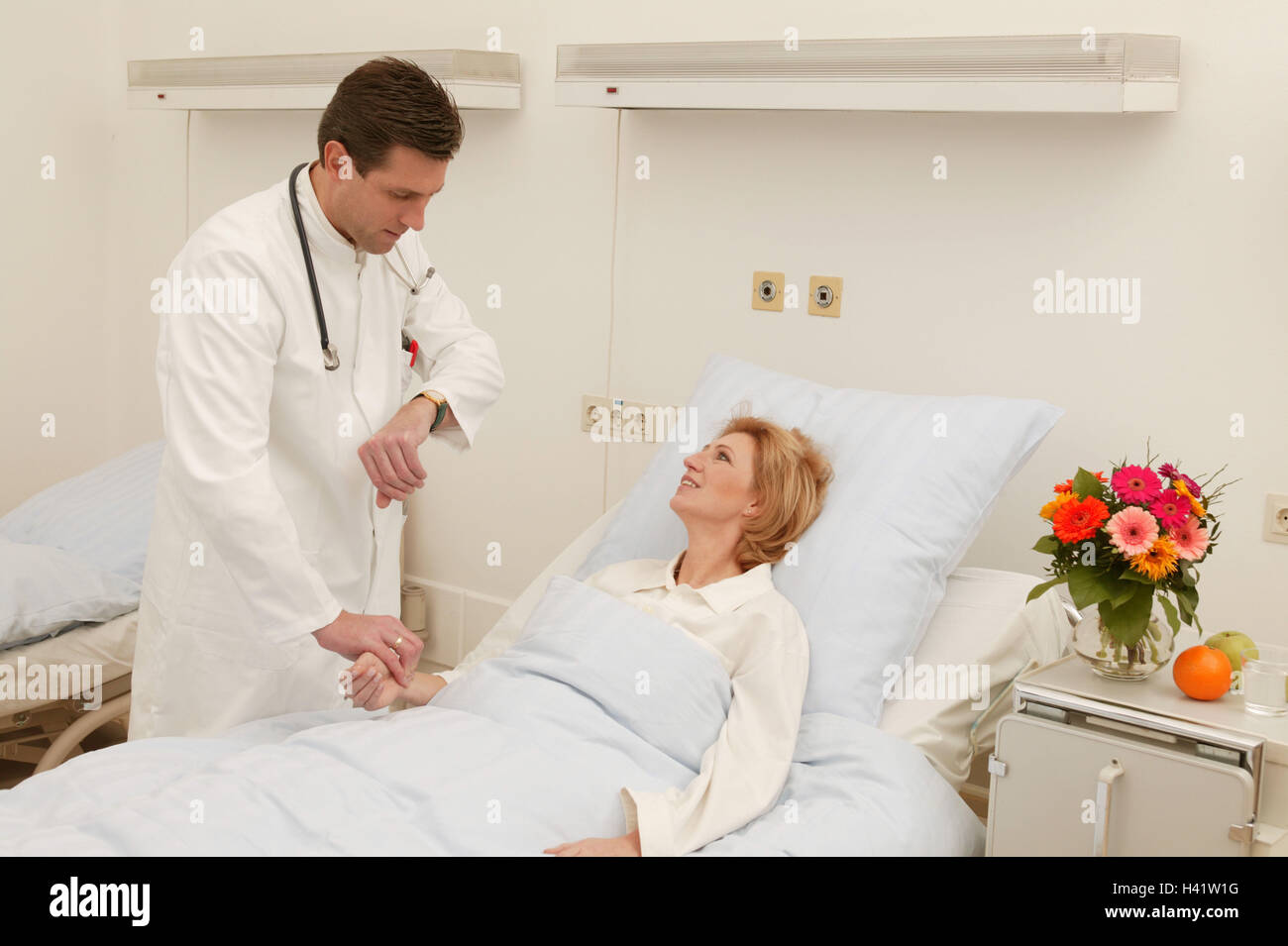Ward round hi-res stock photography and images - Alamy