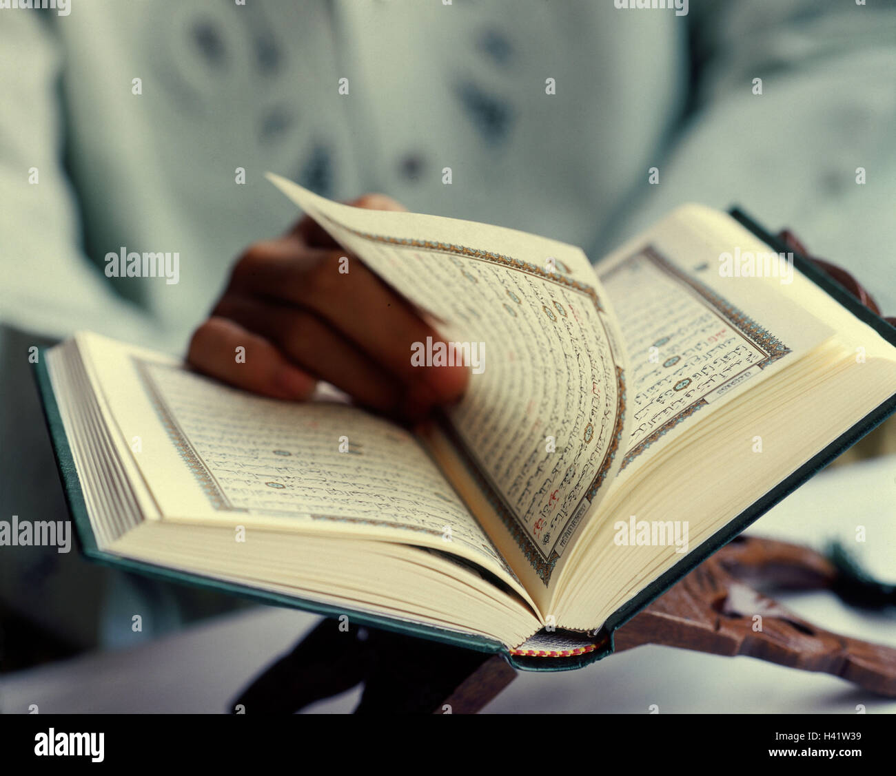 Moslem, hand, Koran, prayer, Islam, believer, man, non-white, faith ...