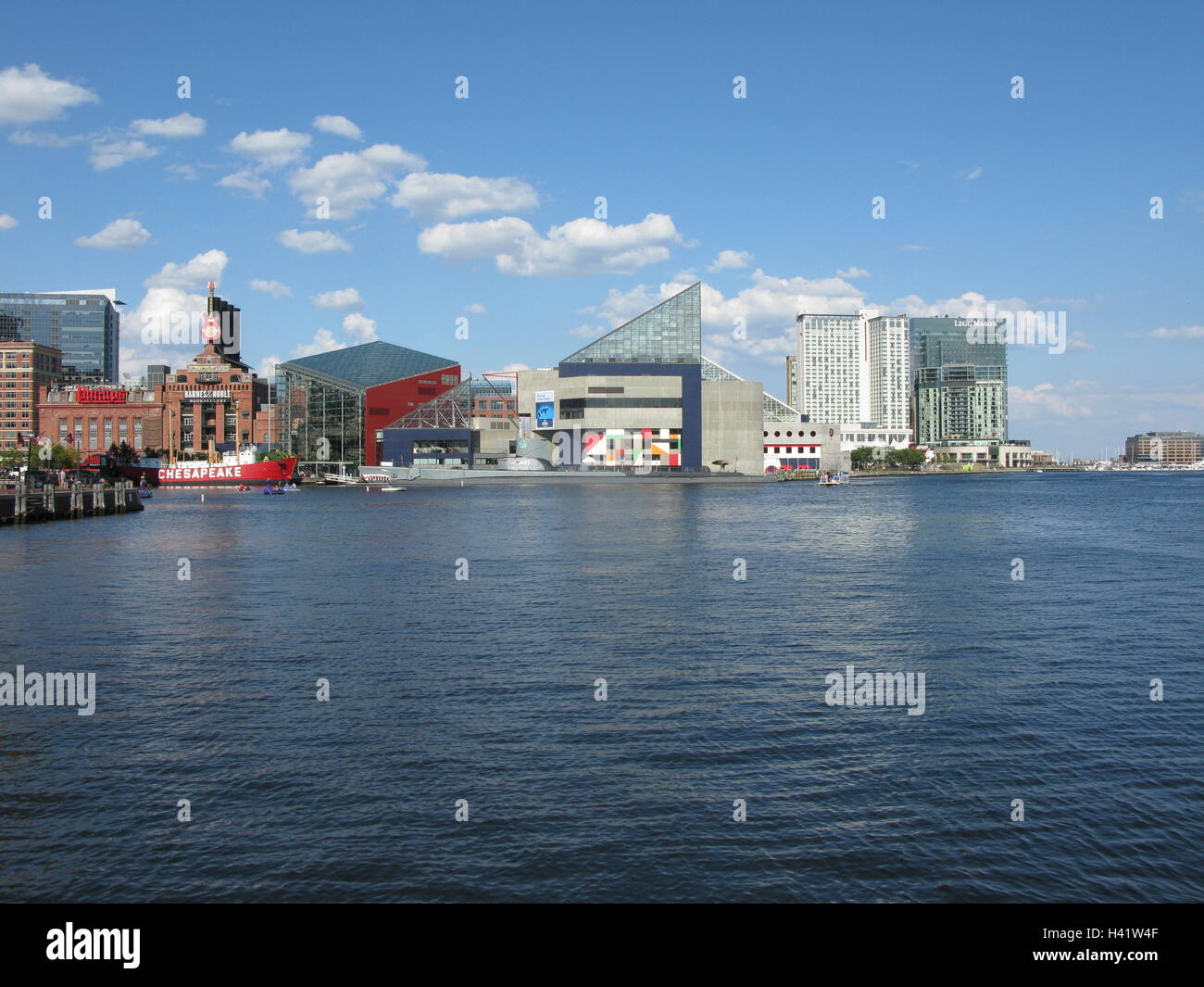 Baltimore inner harbor tourists hi-res stock photography and images - Alamy