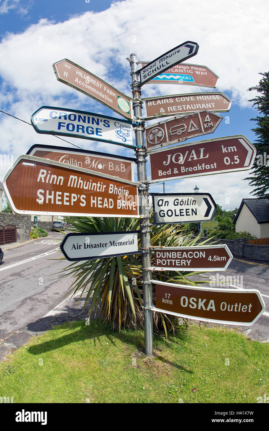 Old shop front ireland hi-res stock photography and images - Alamy